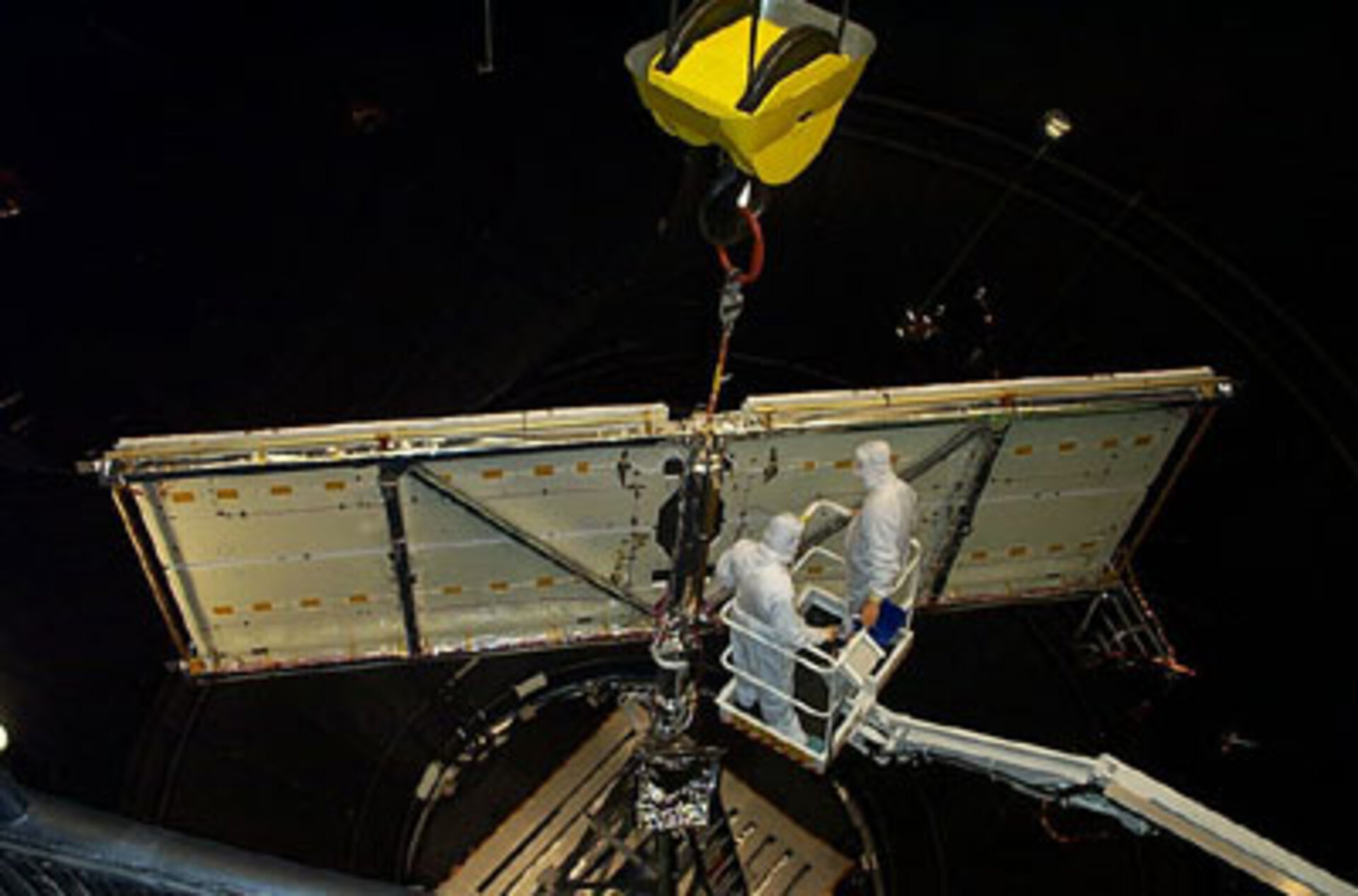 ESA - Technicians successfully mount Hubble's new solar array ESA - Technicians successfully mount Hubble's new solar array