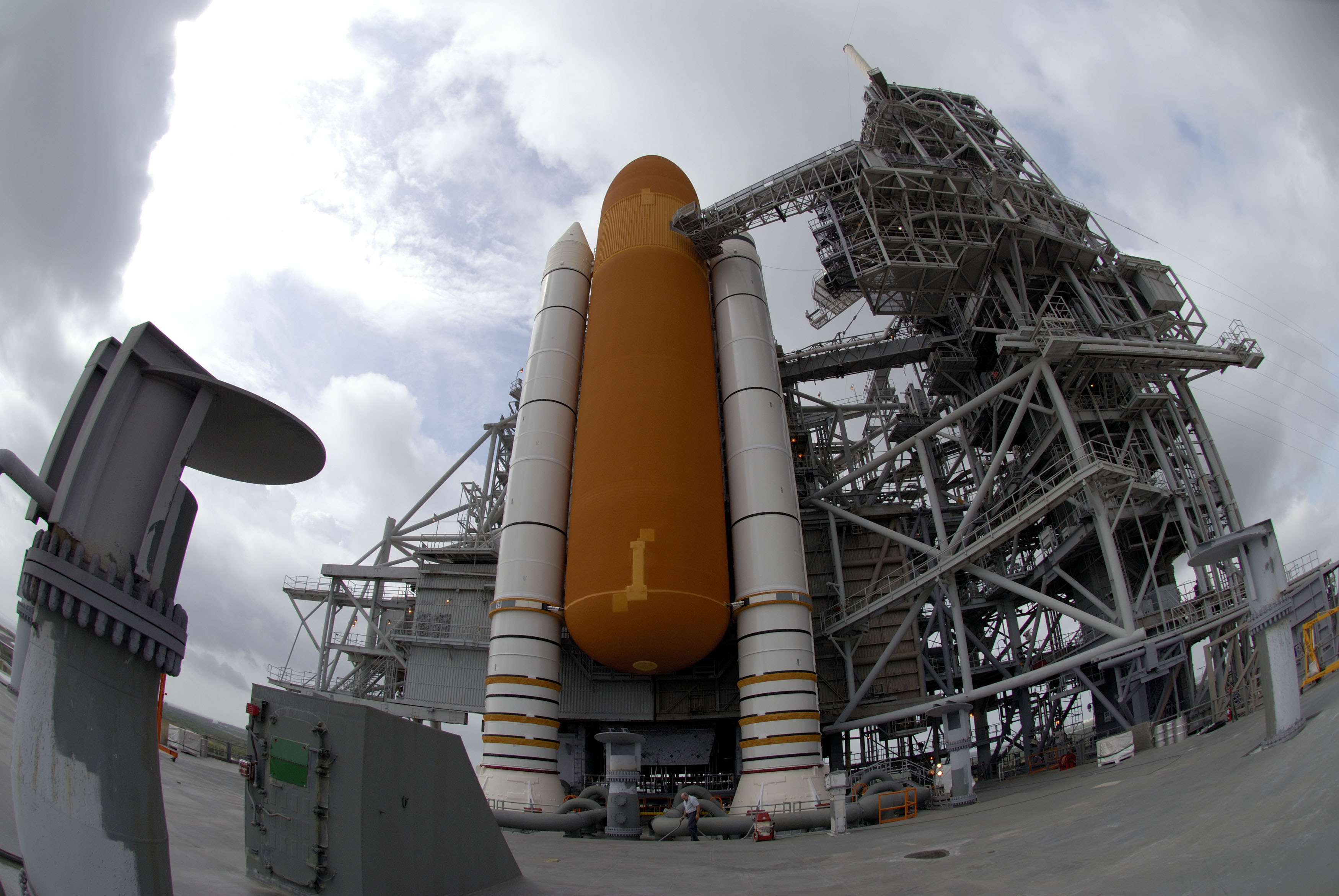 ESA - Space Shuttle Discovery stands ready on Launch Pad 39B at NASA's ... ESA - Space Shuttle Discovery stands ready on Launch Pad 39B at NASA's ...