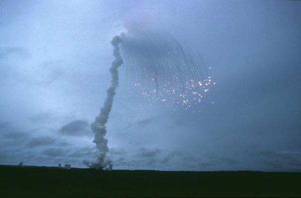 Space in Images - 2009 - 09 - Explosion of first Ariane 5 flight, June ... Space in Images - 2009 - 09 - Explosion of first Ariane 5 flight, June ...