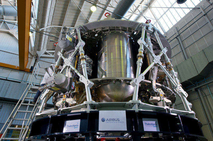 Space in Images - 2015 - 11 - Orion European Service Module test article